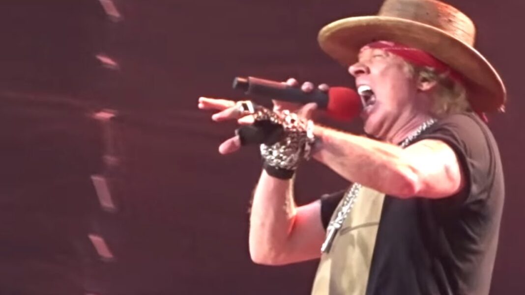 Axl Rose's Face Looks Different At Japan Restaurant - Alternative Nation